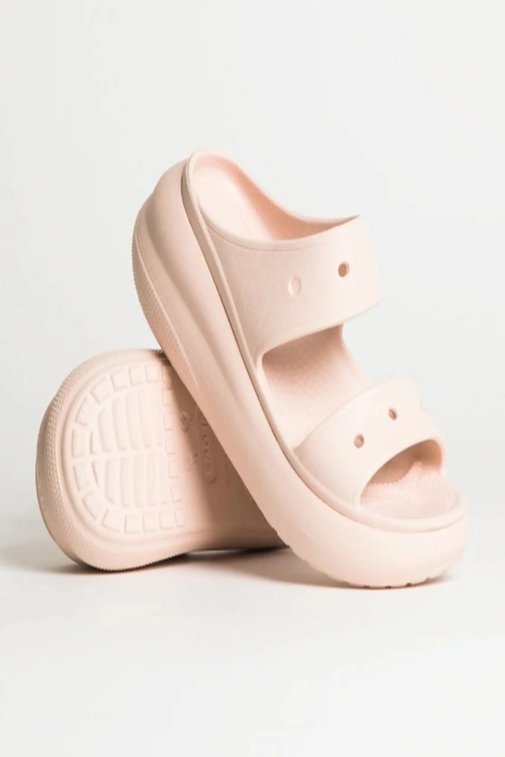 Crocks: Shoes en Pink-Expresa tu esencia – Moda Journey – Fashion in Motion